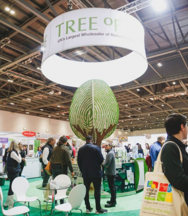 Why You Should Consider a Hanging Banner for Your Next Exhibition Stand ...