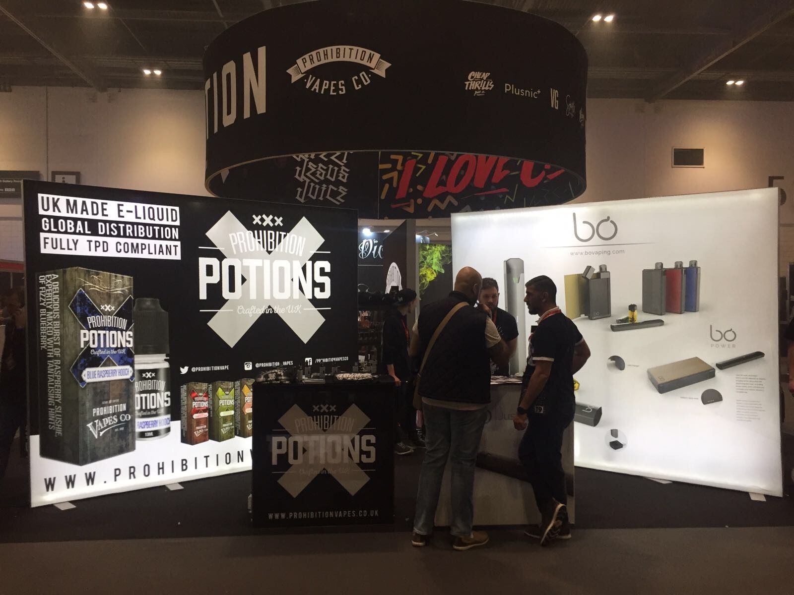 Why You Should Consider a Hanging Banner for Your Next Exhibition Stand ...